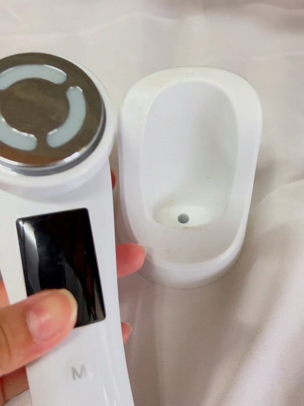 超声波款的冷热美容仪