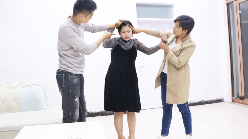 妈妈不放心漂亮儿媳,让儿子在手机上装定位,没想到把儿媳逼走了