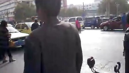 混乱的郑州火车站马路