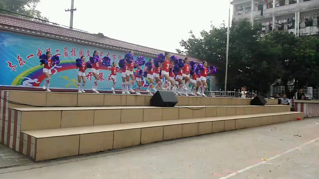 木乐一中鲜花队表演20161117