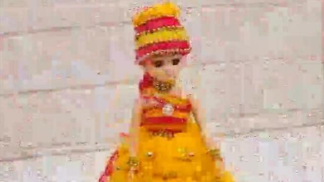 DIY手工用毛线给芭比娃娃制作衣服