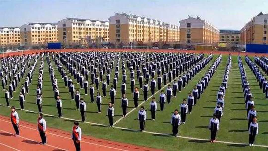 你就说齐不齐 中学生的升旗仪式 对国旗的尊敬