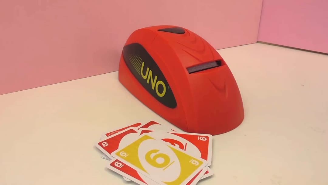 儿童益智桌游超级炫酷UNO纸牌带自动发牌机套装多人玩展示