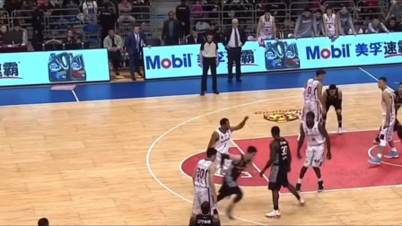 篮球世界:CBA经典瞬间,哈德森连线巴斯,完成绝杀!