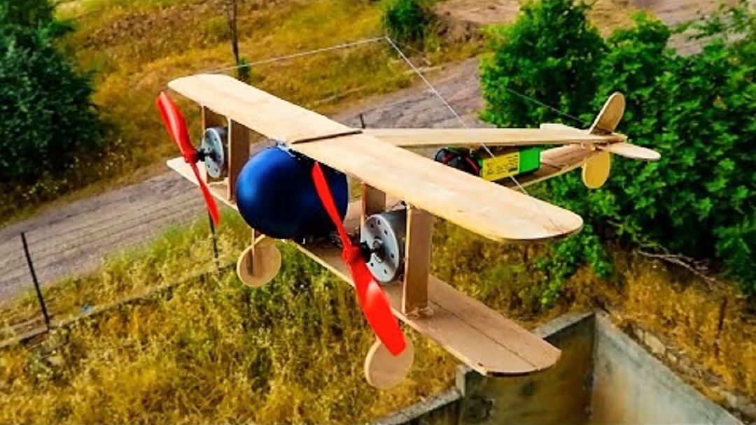 米闪实验室:用两个发动机做一架模型飞机,太震撼了