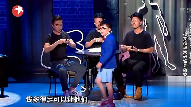 名侦探柯南的弟弟柯比,分析案件时被凶手用榨汁机杀死