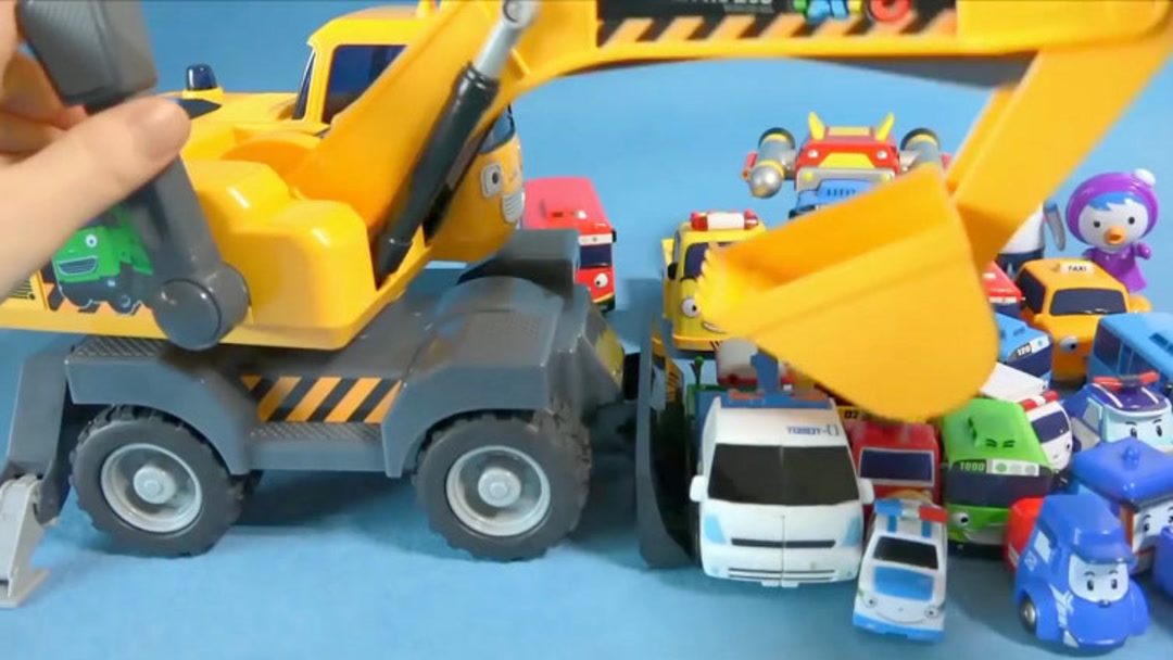 汽车变形警车 赛车总动员7 推土机 汽车总动员动画片中文版