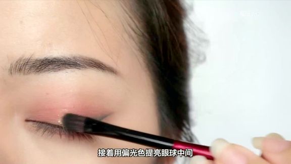 眼妆基础思路,眼影里的非常规颜色怎么使用才日常?