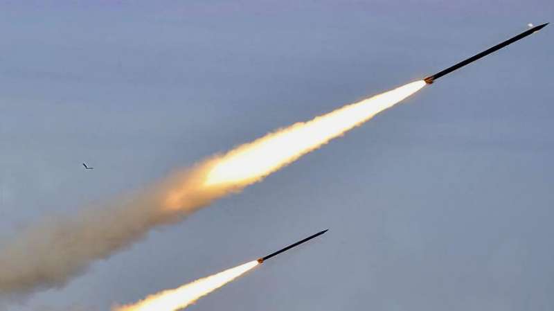 报复空袭!大量伊朗导弹升空,美盟友首都遭猛烈轰炸