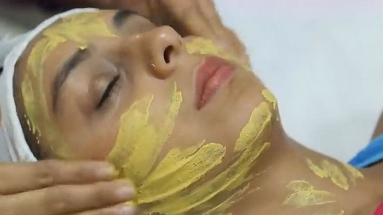 密集恐惧者慎入,听说蜜蜂能去死皮?最奇葩的美容疗法