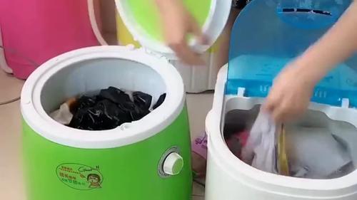 家用小型迷你洗衣机,很适合住校生的神器,节省了读书时间还不伤手!