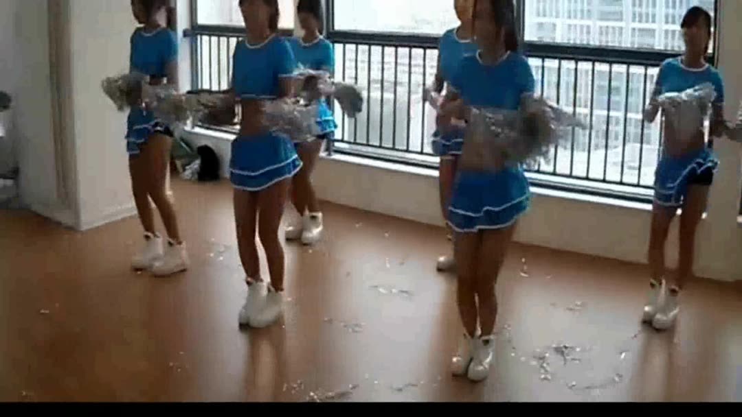 美女中学生动感啦啦操展示