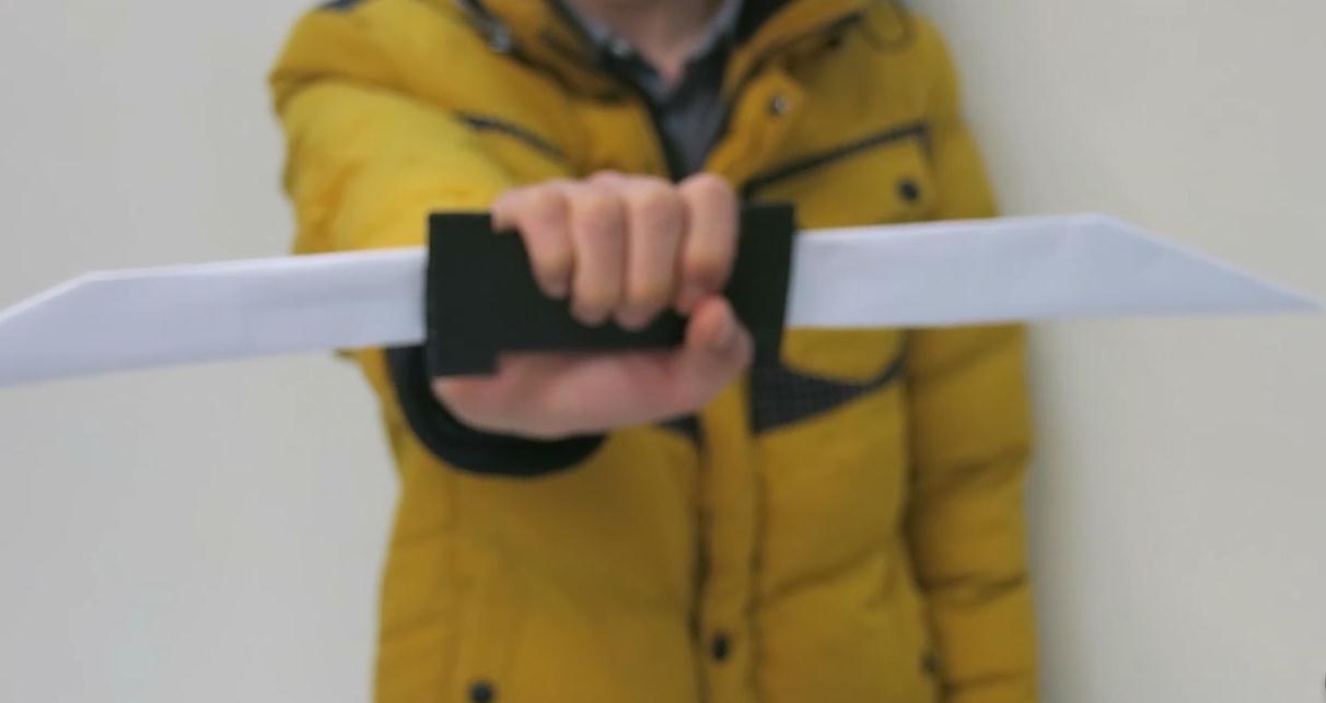 如何用纸做一把帅气的双刀