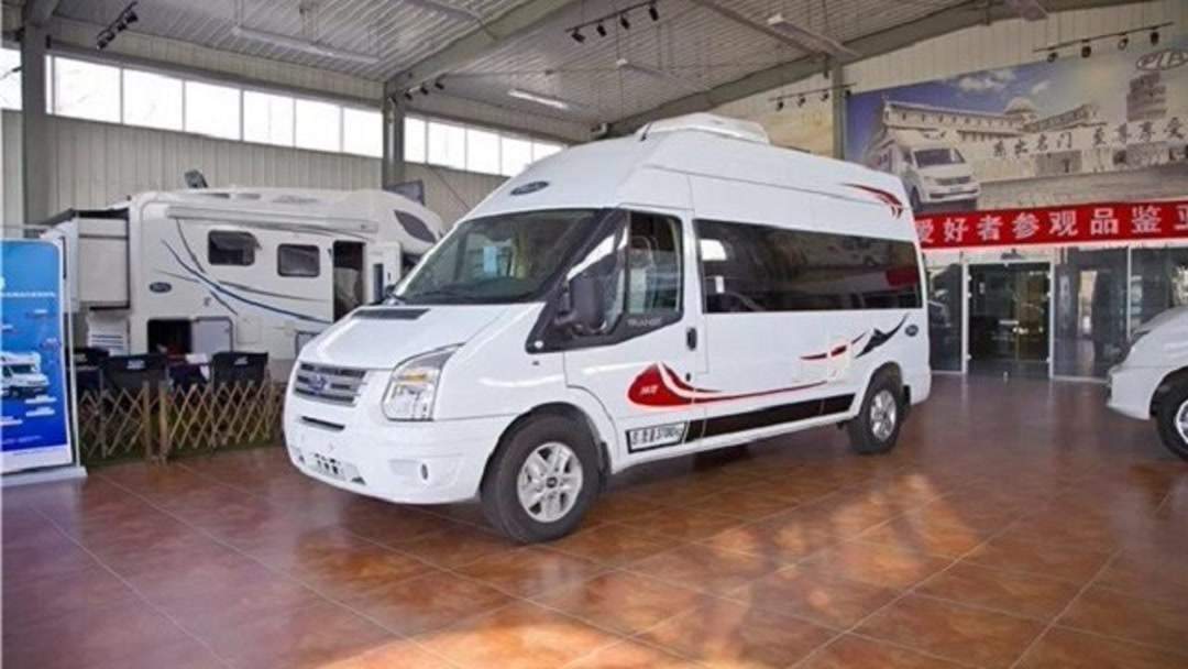 3张床能睡4人,福特新全顺B型房车,市场统一报价25.98万