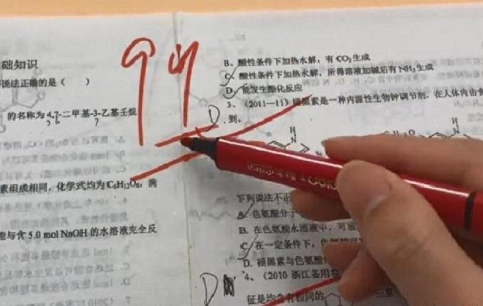 为什么试卷分数下会打2条横线?原来里面藏着老师的3个小秘密