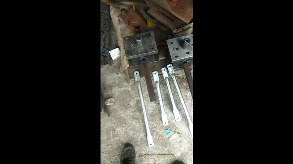 圆管压扁冲孔模具完工。