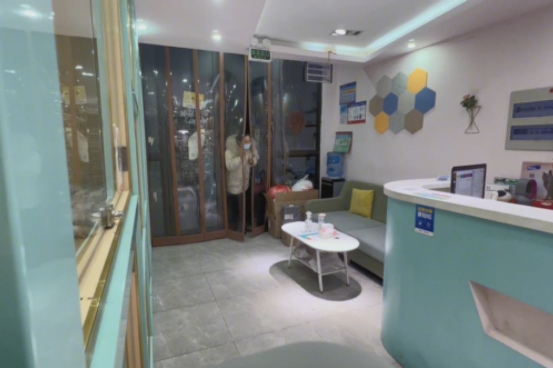 顾客和老板都阳了,两人道出病毒类型众人乐了:株不同不相为谋!