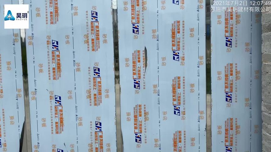 不锈钢电动平移门安装完毕。