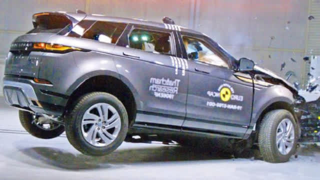 路虎揽胜凭啥有底气卖那么贵?一组碰撞测试后,恍然大悟!