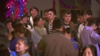 学校元旦晚会,小伙和美女跳舞,没想到却被人偷偷关注