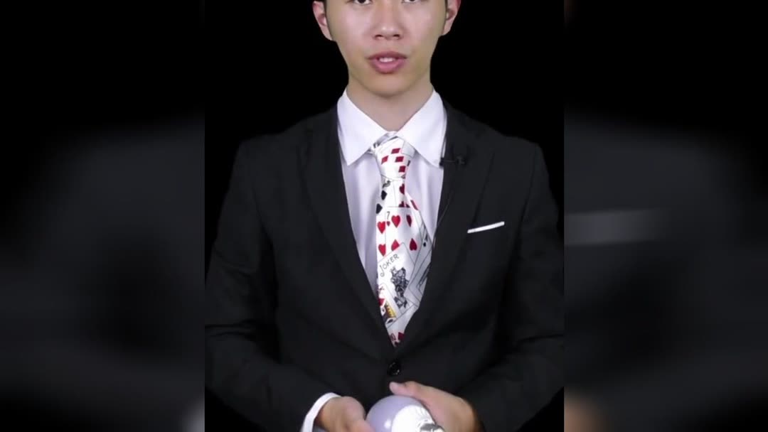 魔术教学: 手指能够让灯发光, 这个魔术设计很巧妙