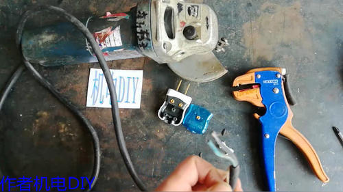 角磨机常见故障维修!电源插头的更换
