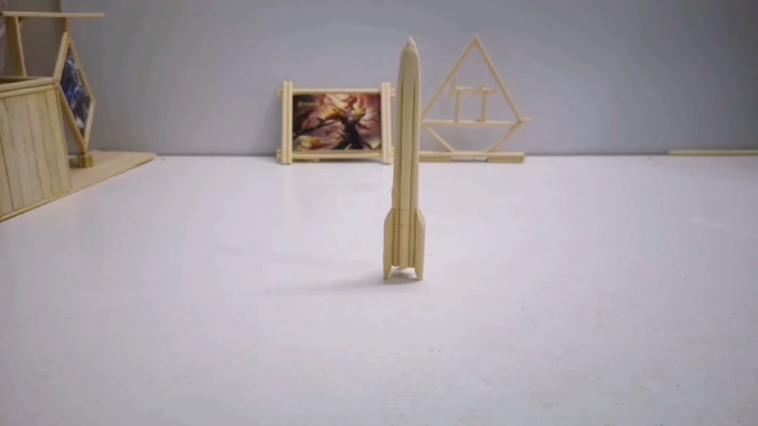 筷子制作了一个长征运载火箭