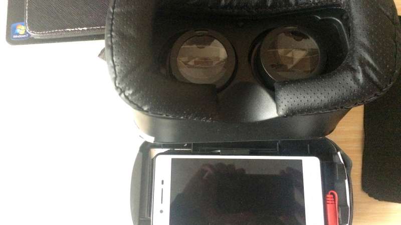 开箱几种放手机的VR眼镜