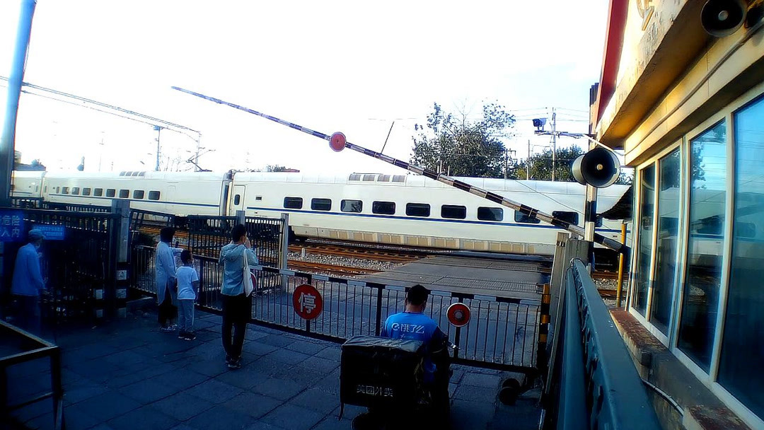 和谐号CRH5A动车组 水南庄铁路口会车