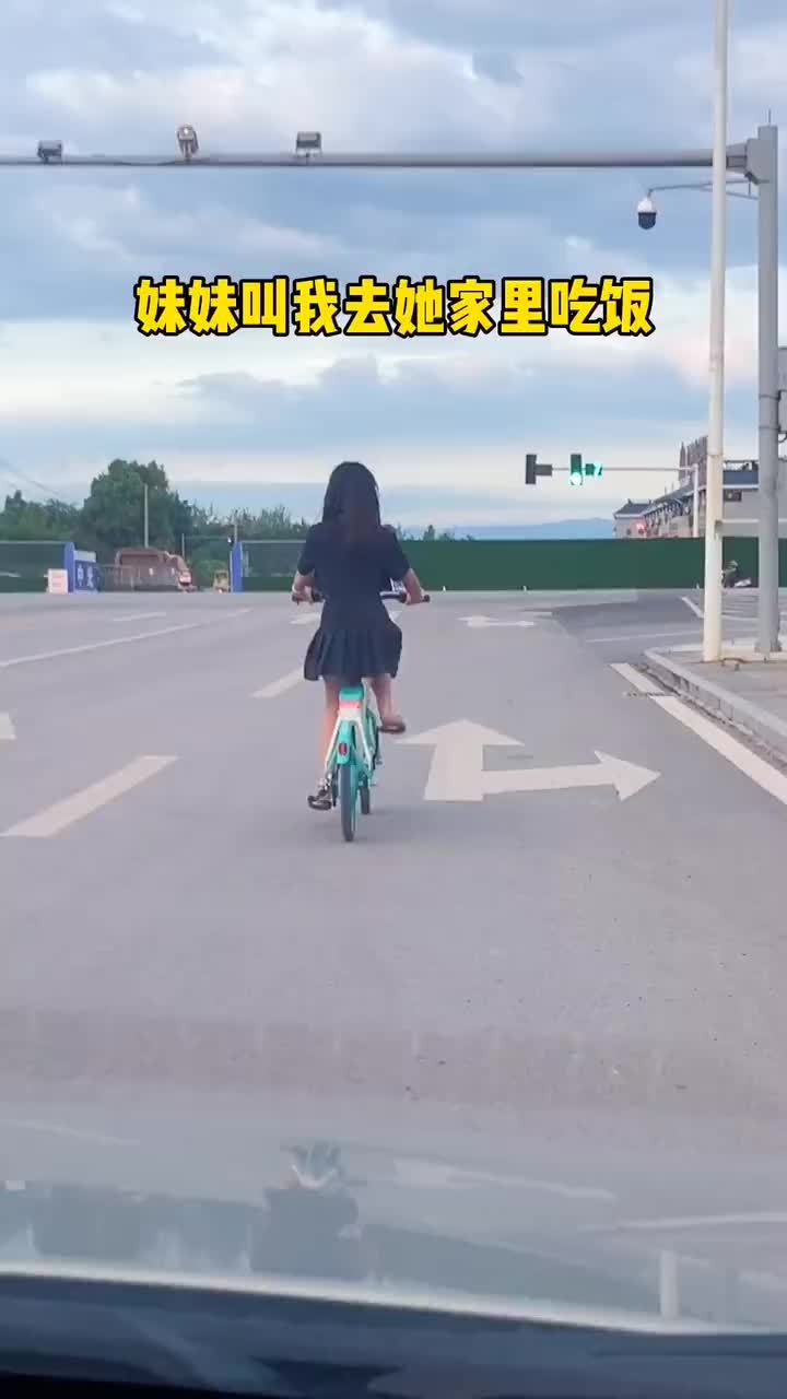 这才是骑自行车的正确转弯方式吗?