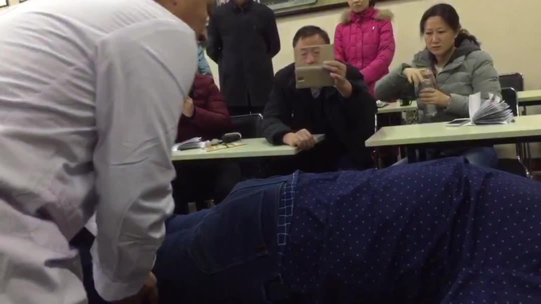 中医正骨整脊手法演示视频张福忠运动正骨手法效果立竿见影