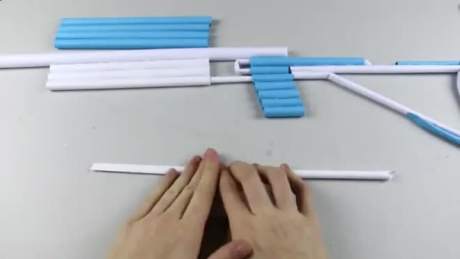 纸模DIY,制作一个发射纸质子弹的玩具枪