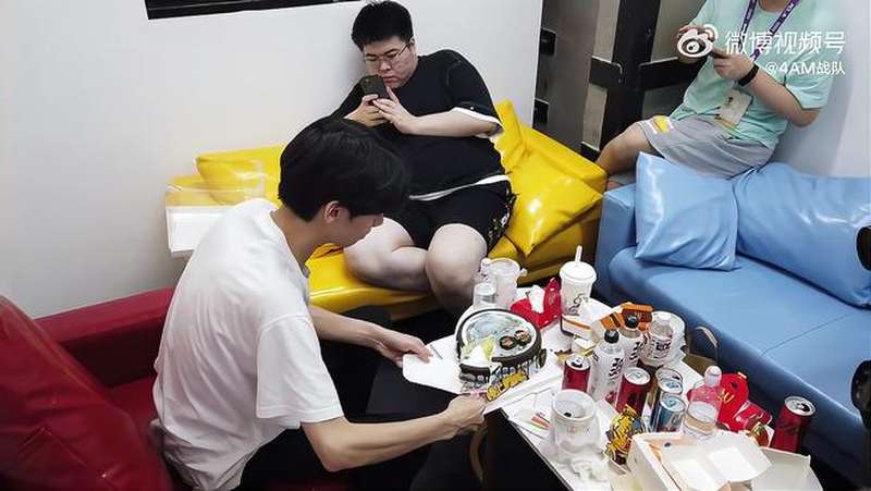 ...这段时间猪猪们也在努力备战APL以及接下来的PCS7洲际赛,那么今...