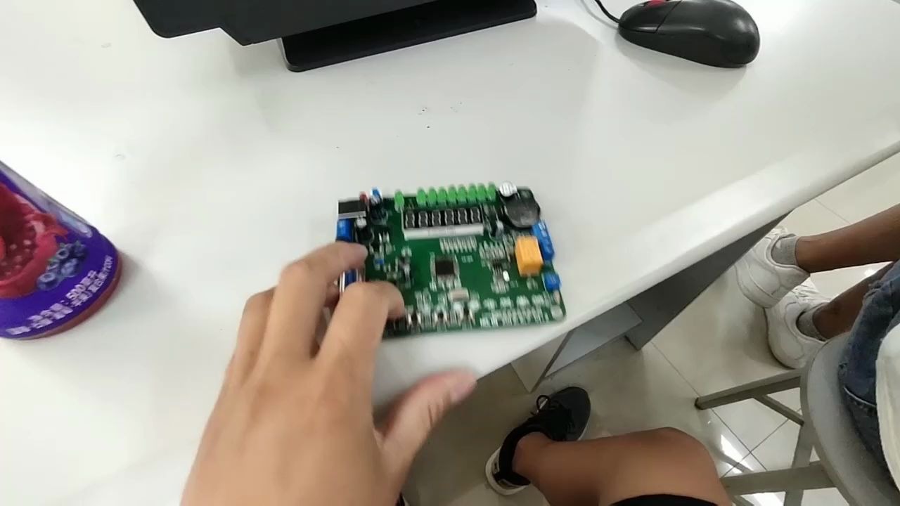 实训焊接的单片机PCB仿真板不能下载程序,这叫我怎么检查嘛?