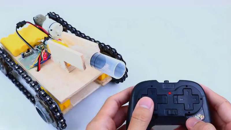 如何制作简易的电动遥控小车?小伙亲自尝试,一起来见识下!