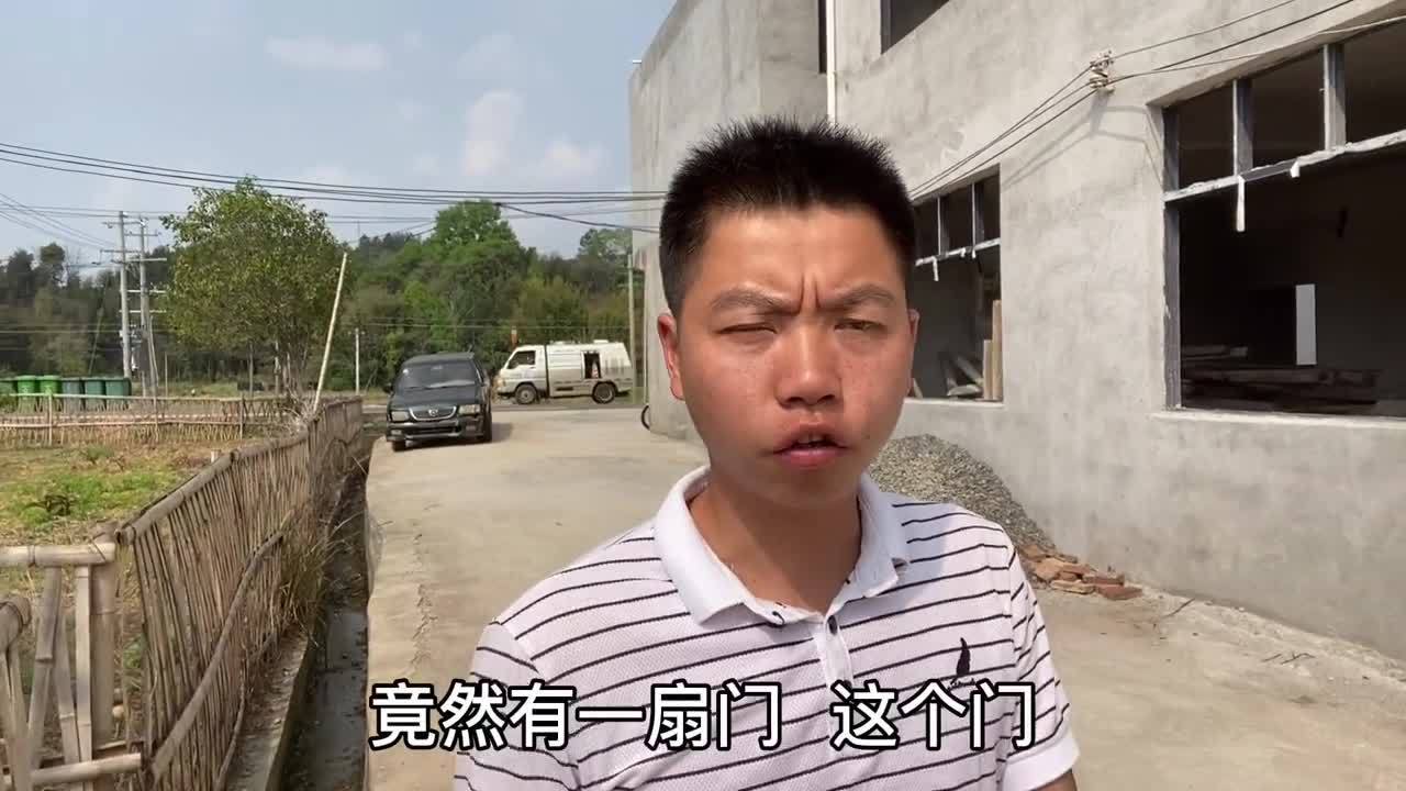 邻居家有一扇古代老门,有老板愿出50000元收购