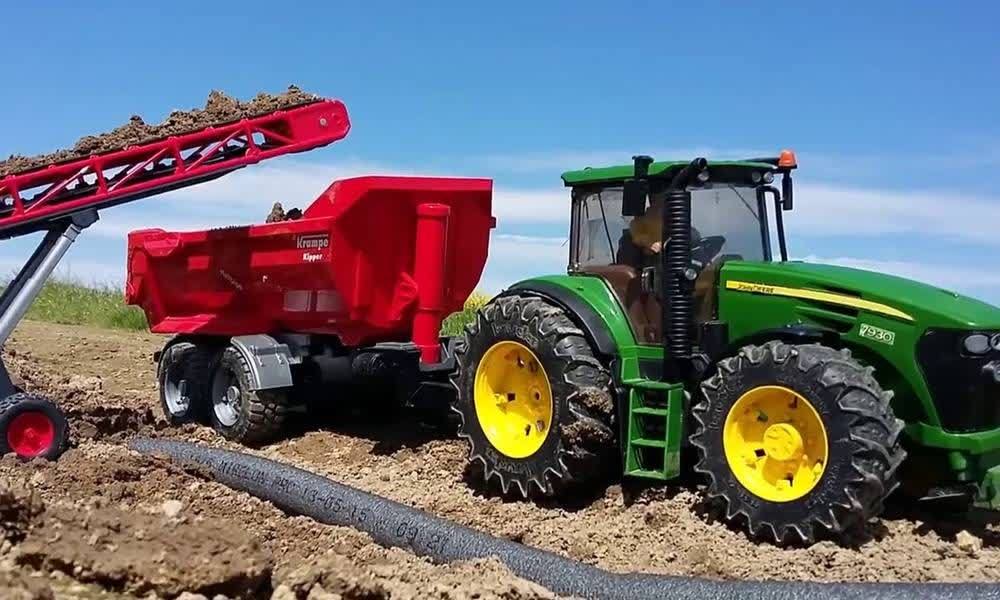 玩具动画:拖拉机和传送带运输沙土