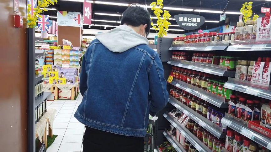 自驾新疆,在超市采购食物觉得物价高,没想到计价单位竟是公斤