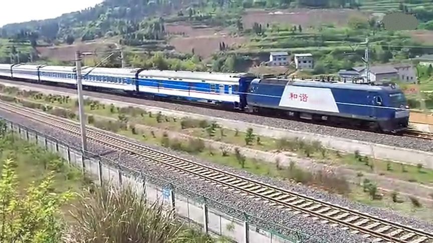 HXD3牵引的蓝皮火车 T248次特快列车成都开往武昌