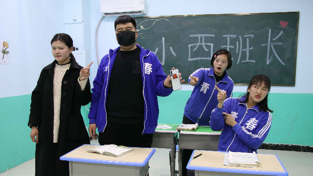 老师检查背诵文言文,学渣用奇招想蒙混过关,结局太逗了