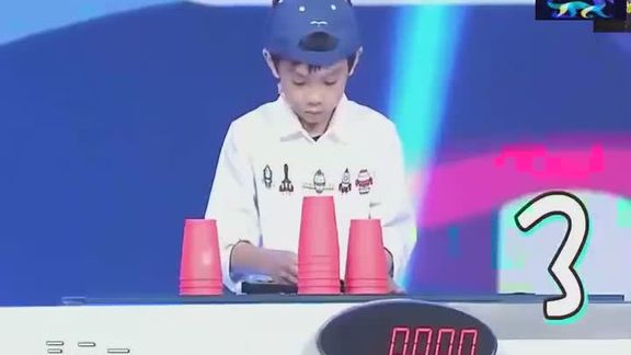 闪电般的速度:让你见识速叠杯世界吉尼斯记录保持者的神技