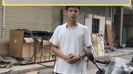 摩托车倒地,怎么用腹部推车扶起来