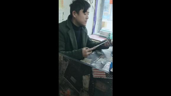 都说电动车电瓶加水可以接着骑,我告诉大家是骗人的