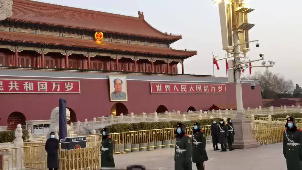 12月26毛主席诞辰127周年,天安门广场举行升旗仪式,震撼