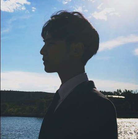 萌萌没有站起来 