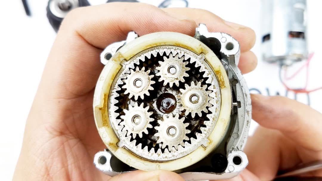 硬核拆解:教学式拆解博世电钻机械部分