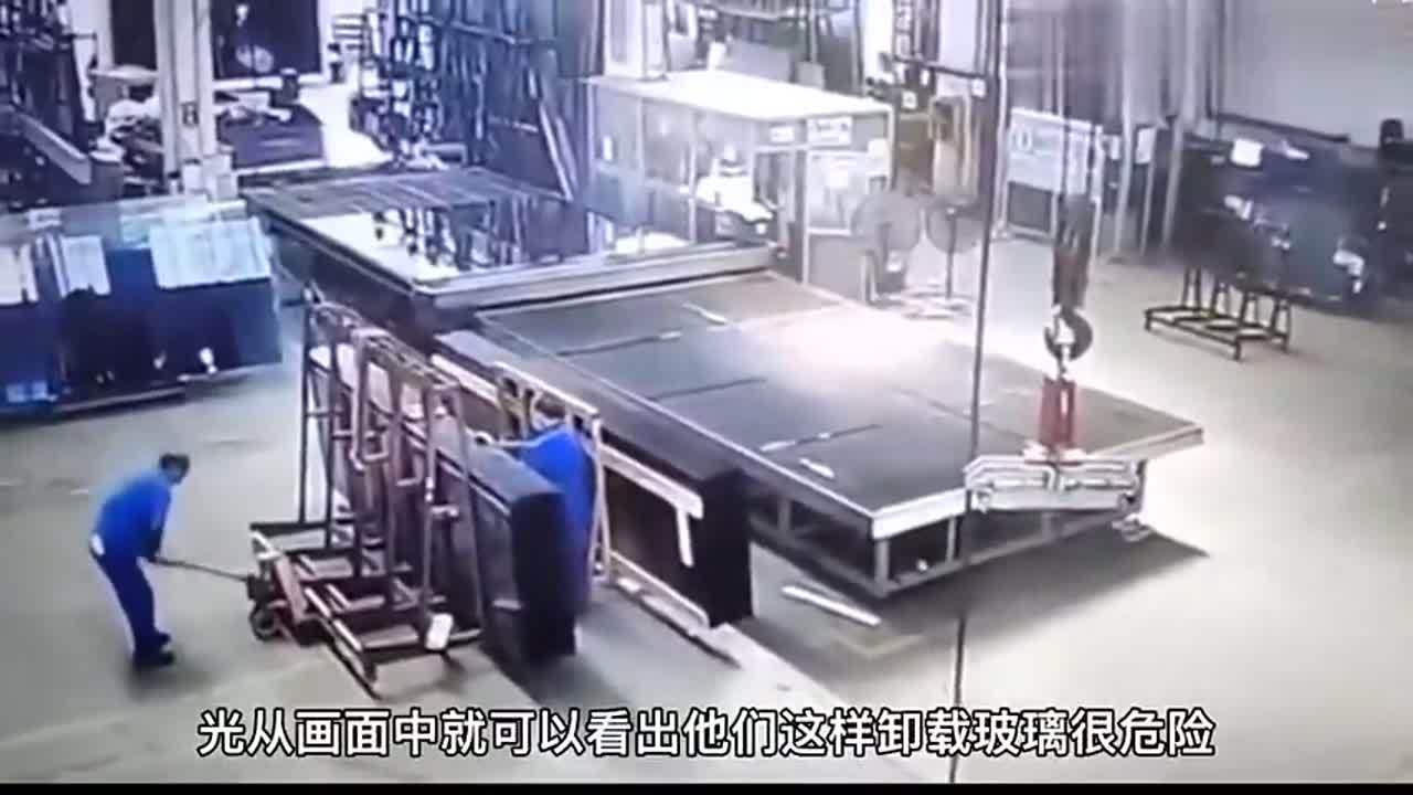 工厂监控拍下的那些意外事故,看完提醒我们时刻注意安全!