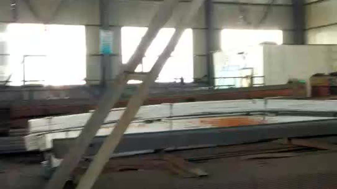 河南钢模板生产厂家原材料卸车中