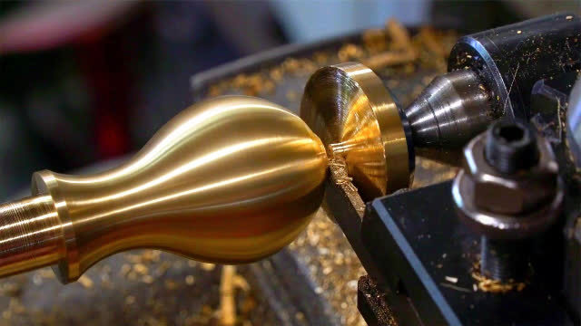 老师傅还原制造国外1878年的木刨,造型真独特