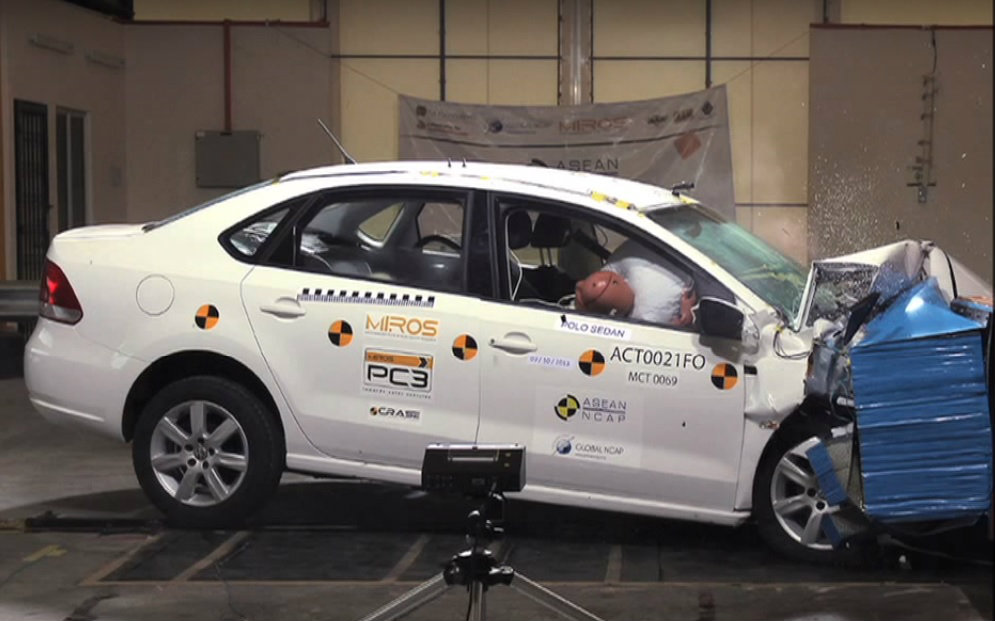 NCAP 13'大众Polo三厢正面偏置可变形壁障碰撞测试 | 14.51/16